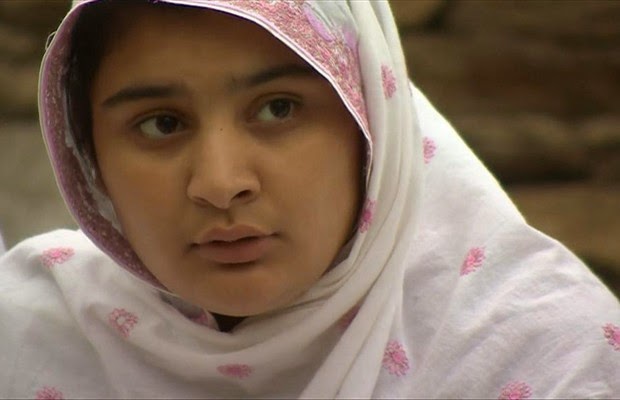 O contorno da sombra: Adolescente paquistanesa luta contra os ...