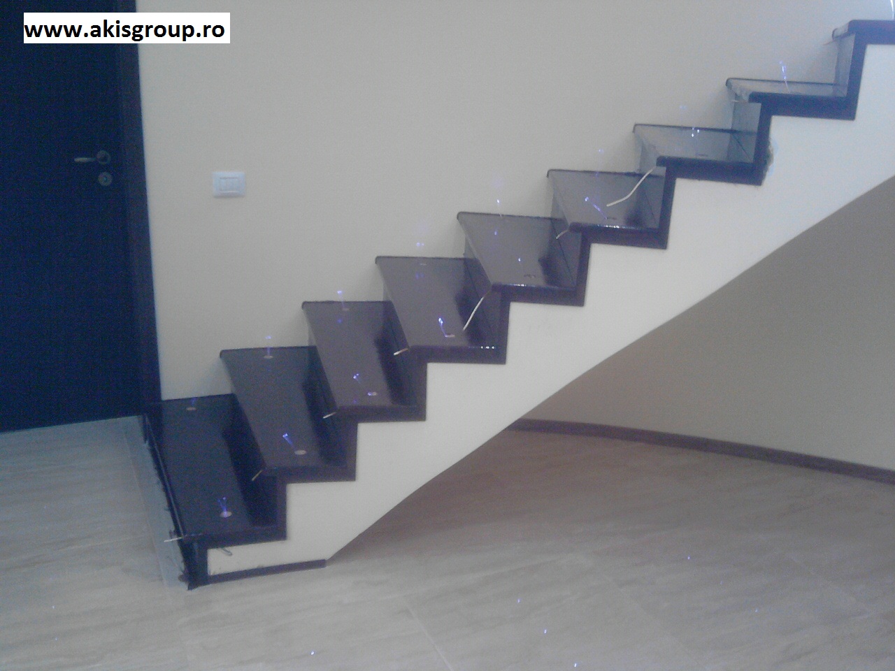 trepte lemn: TREPTE LEMN MASIV, PLACARI SCARI CU LEMN MASIV