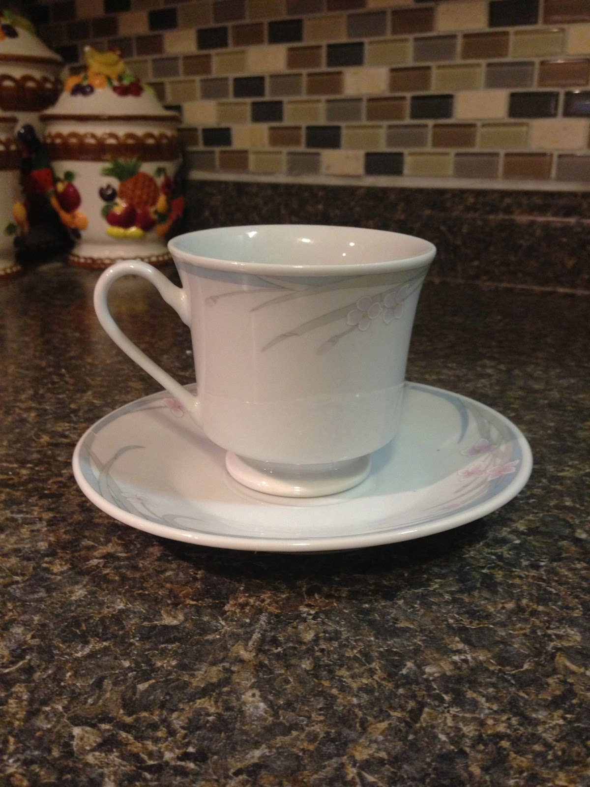 The Nifty Thrifty Family: Thrift store tea cups and tea pots