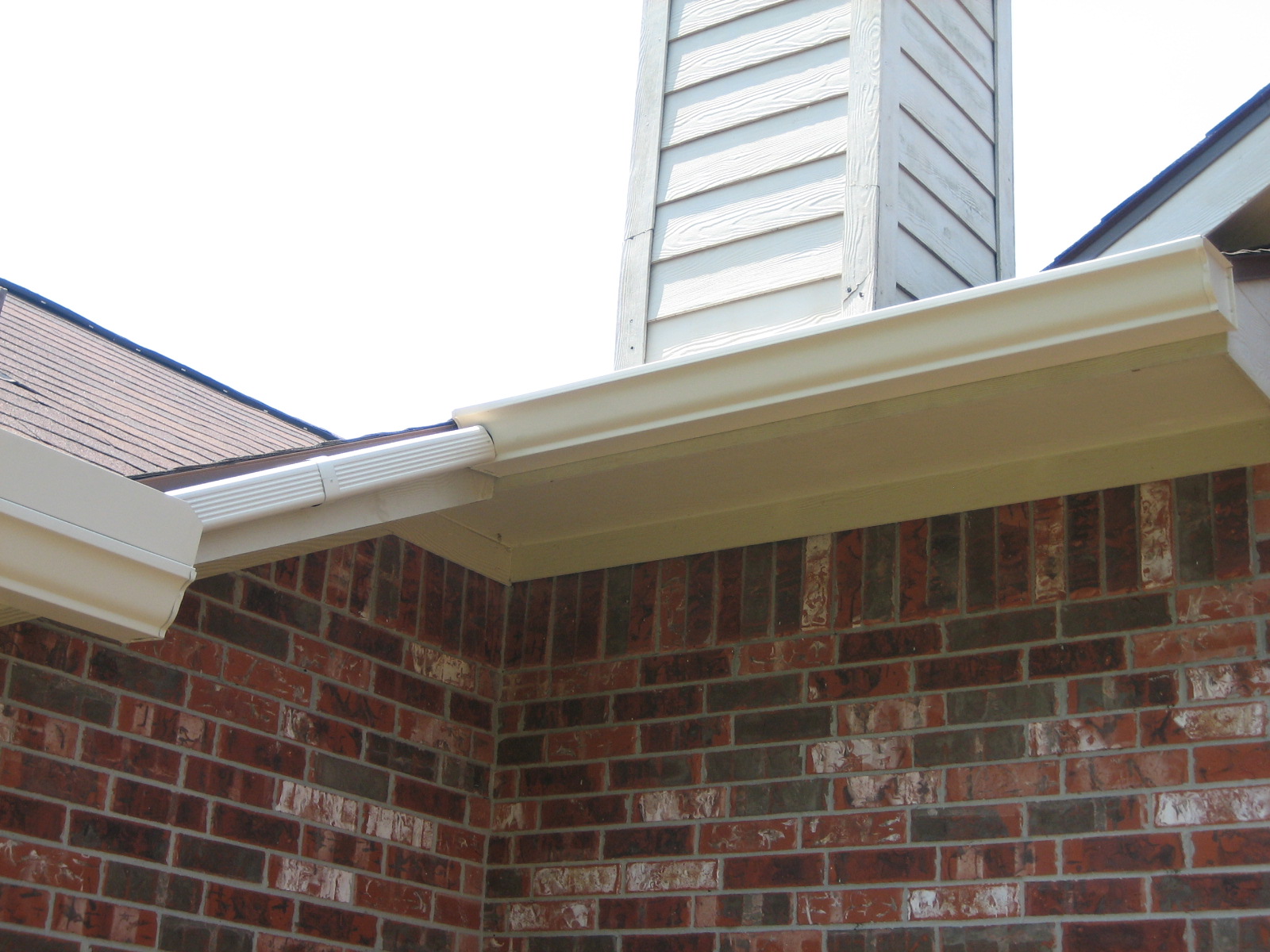 Houston and Gutters: Seamless Gutters and Your Options