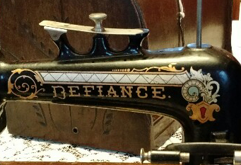 1893 Victorian Farmhouse: Defiance Hand Crank Sewing Machine - year 1906