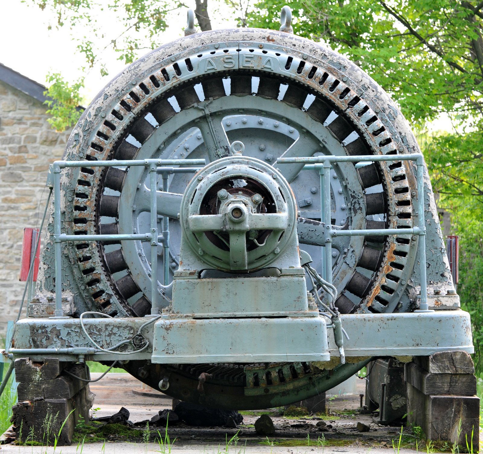 Pictures, once in a while: Old Generator