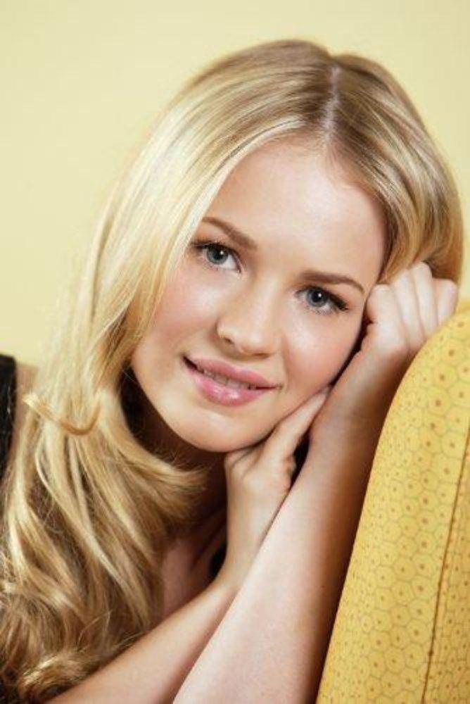 Fashion World Design: Model Britt Robertson Photo picture collection 2012