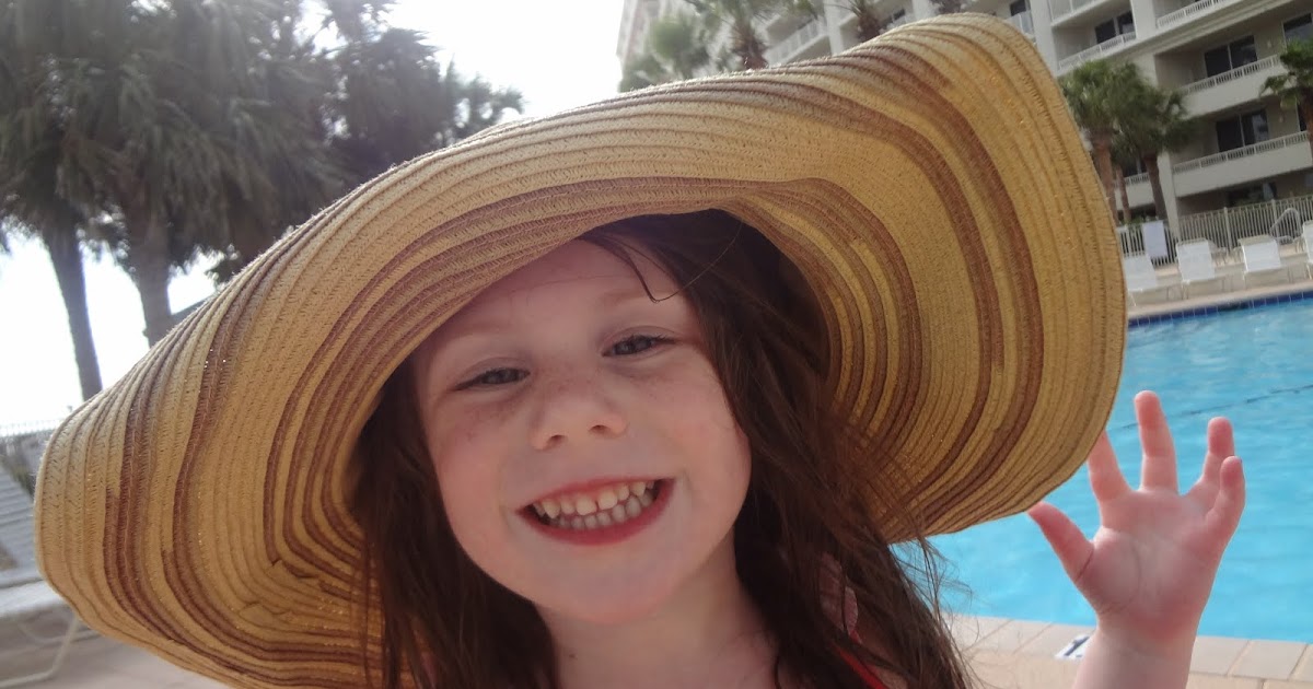 Mojoy: Gabbi Girl sporting her sun hat!