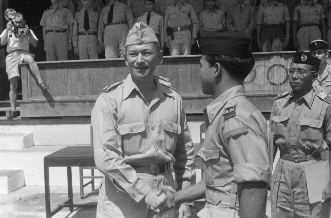 Indonesia Zaman Doeloe: Slamet Riyadi di acara serah terima kota Solo ...