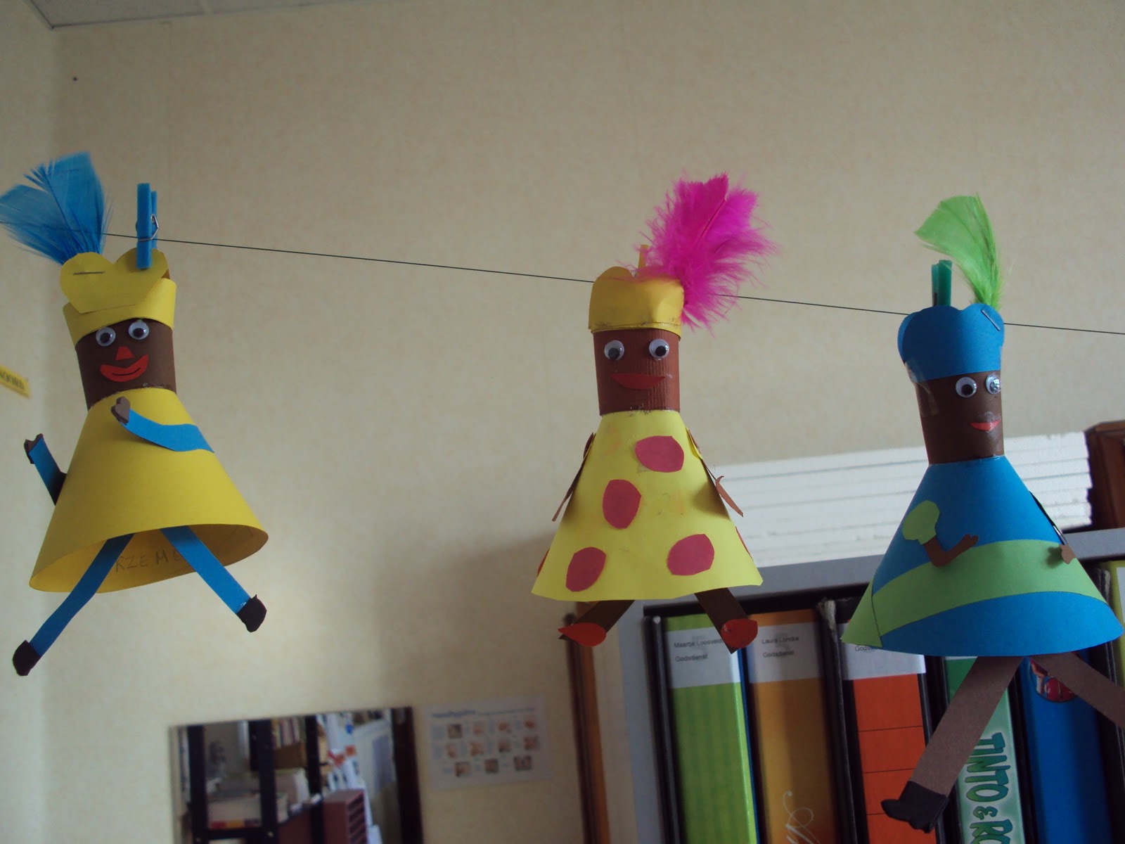 5 de leerjaar: Sint en Piet knutselen.