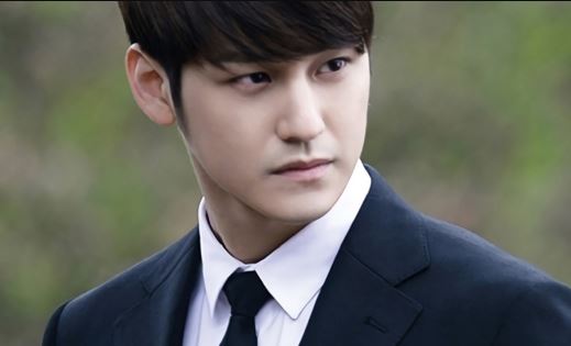 KIM BUM CONFIESA QUE SUFRE DE UNA ENFERMEDAD GENÉTICA DESDE LOS VEINTE AÑOS