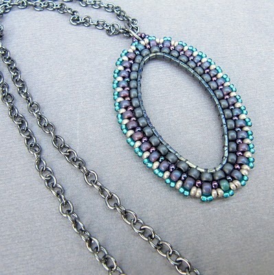 Beautiful Beaded Oval Pendant Tutorial / The Beading Gem