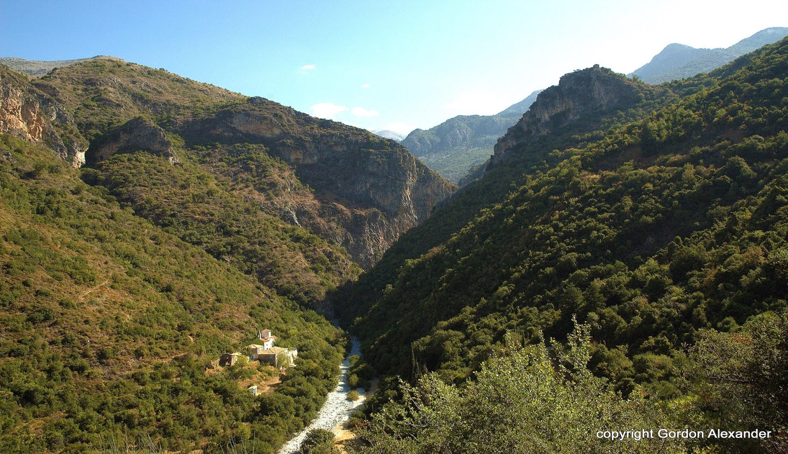 ΝΑΟΙ ΣΤΗ ΜΑΝΗ: ΦΑΡΑΓΓΙ ΒΥΡΟΥ, ΜΟΝΗ ΣΩΤΗΡΑ