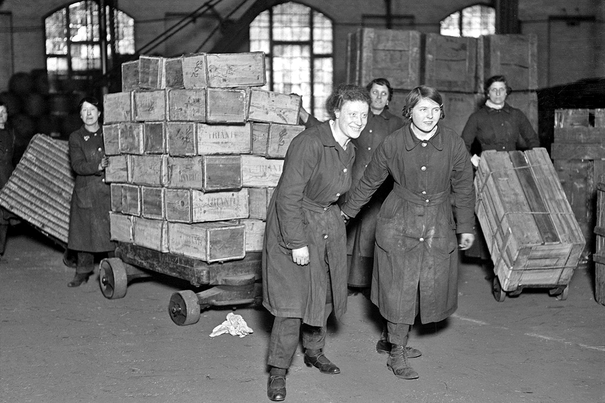 History in Photos: World War I - women workers