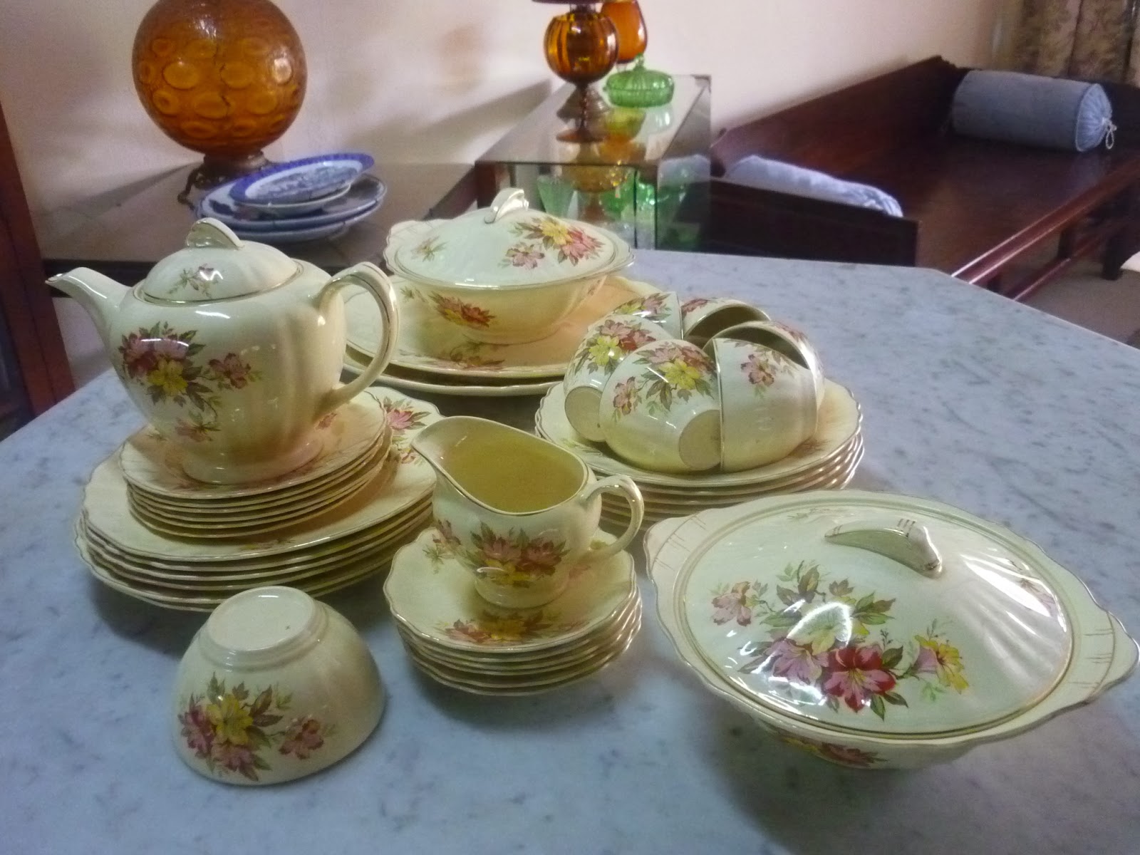 Mama's Heritage: J N G MEAKIN dinner set ENGLAND SUNSHINES FLOWER