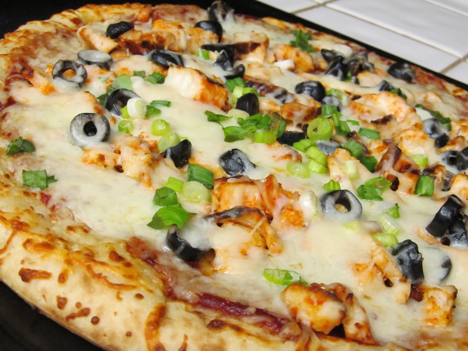 Jenn's Food Journey: Sriracha Chicken Pizza