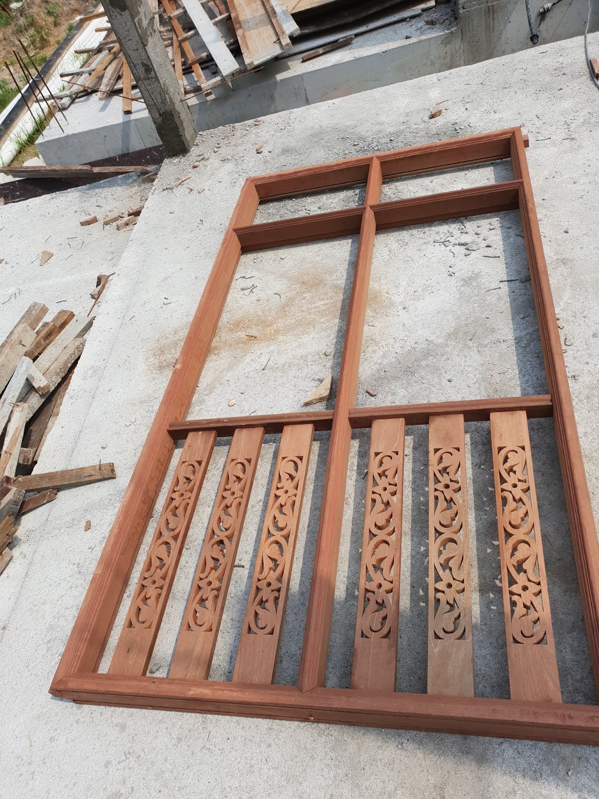 Pengalaman Membina Banglo Sendiri: Tingkap dan Pintu Kayu