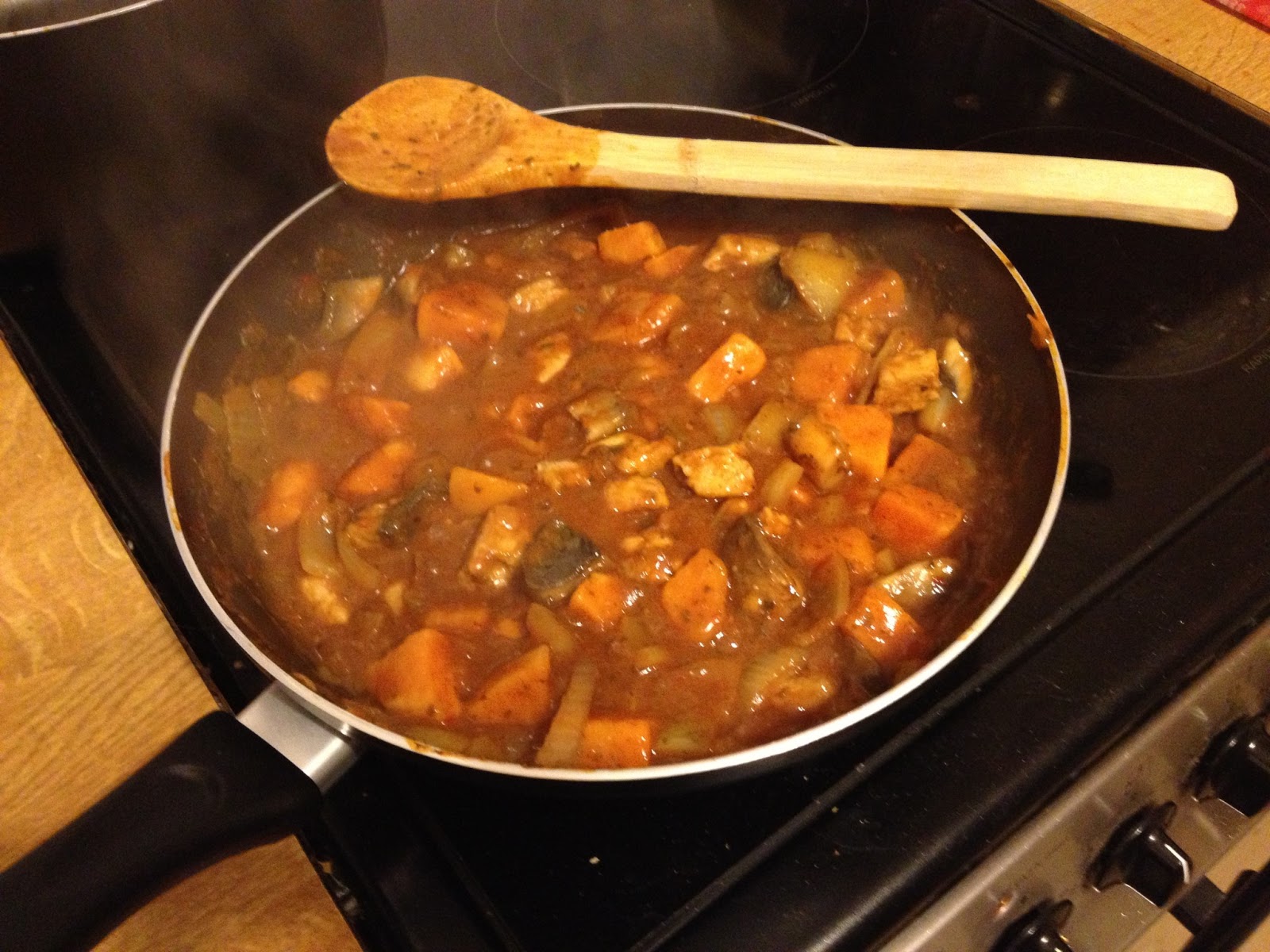 My journey to thin.: Vegetarian sweet potato & Quorn dopiaza curry.