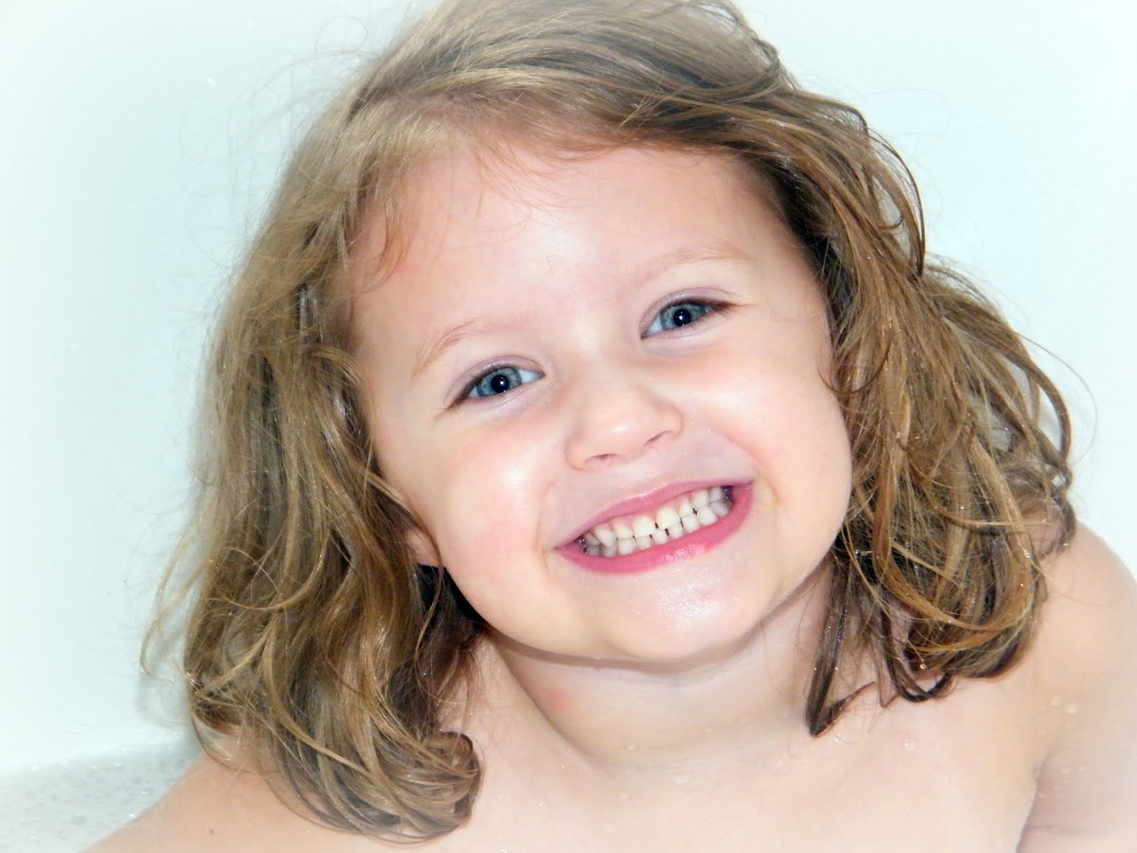 Everyday thoughts about the Henry's: cute smiles :)