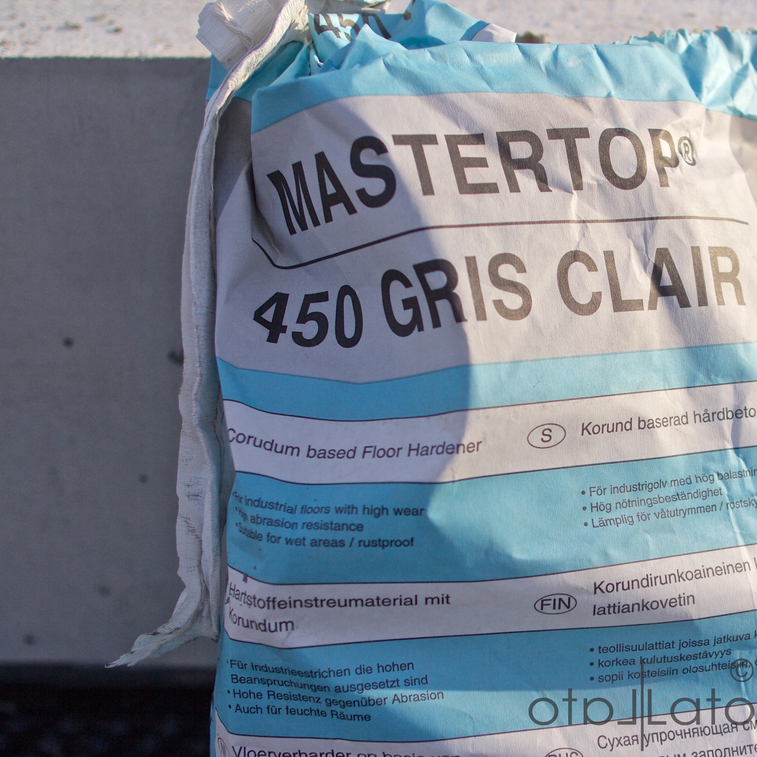 Lato: Autotallin lattian pinnoitus