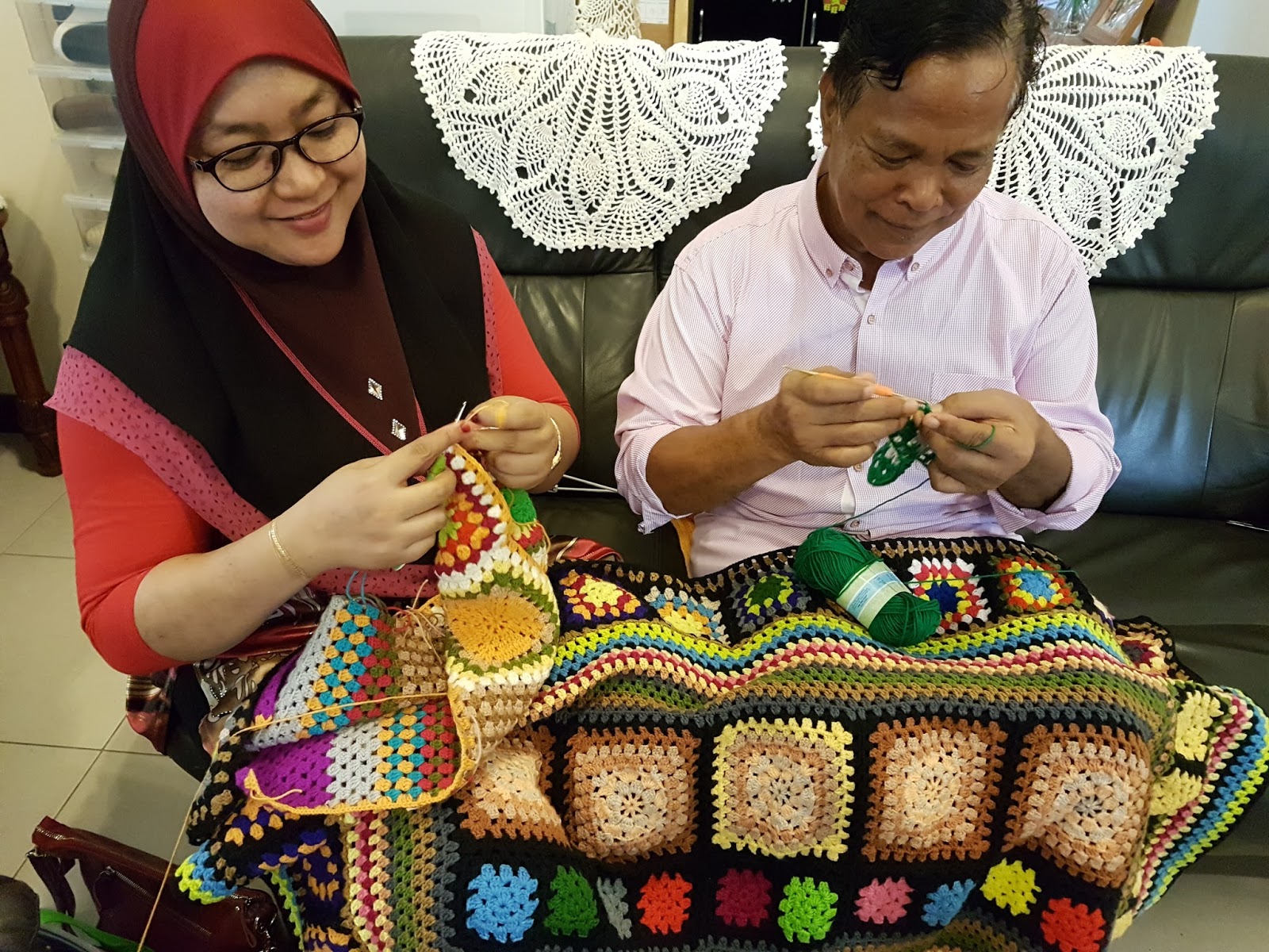 INFO KRAF: PEMBUATAN PRODUK SENI KRAF JAHITAN MENGAIT PAK TAM