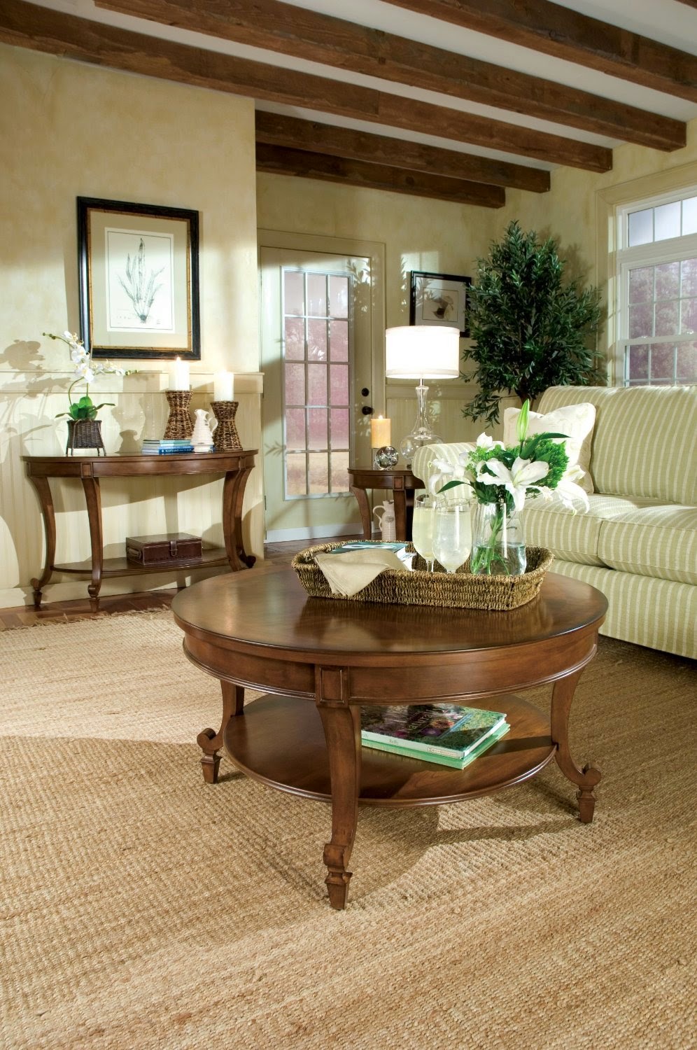 antique coffee table: antique round coffee table