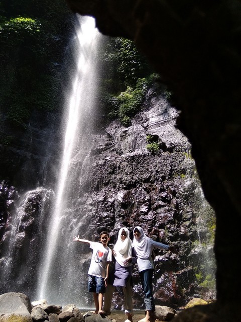 Hamiseno Family: Curug Lawe dan Curug Benowo