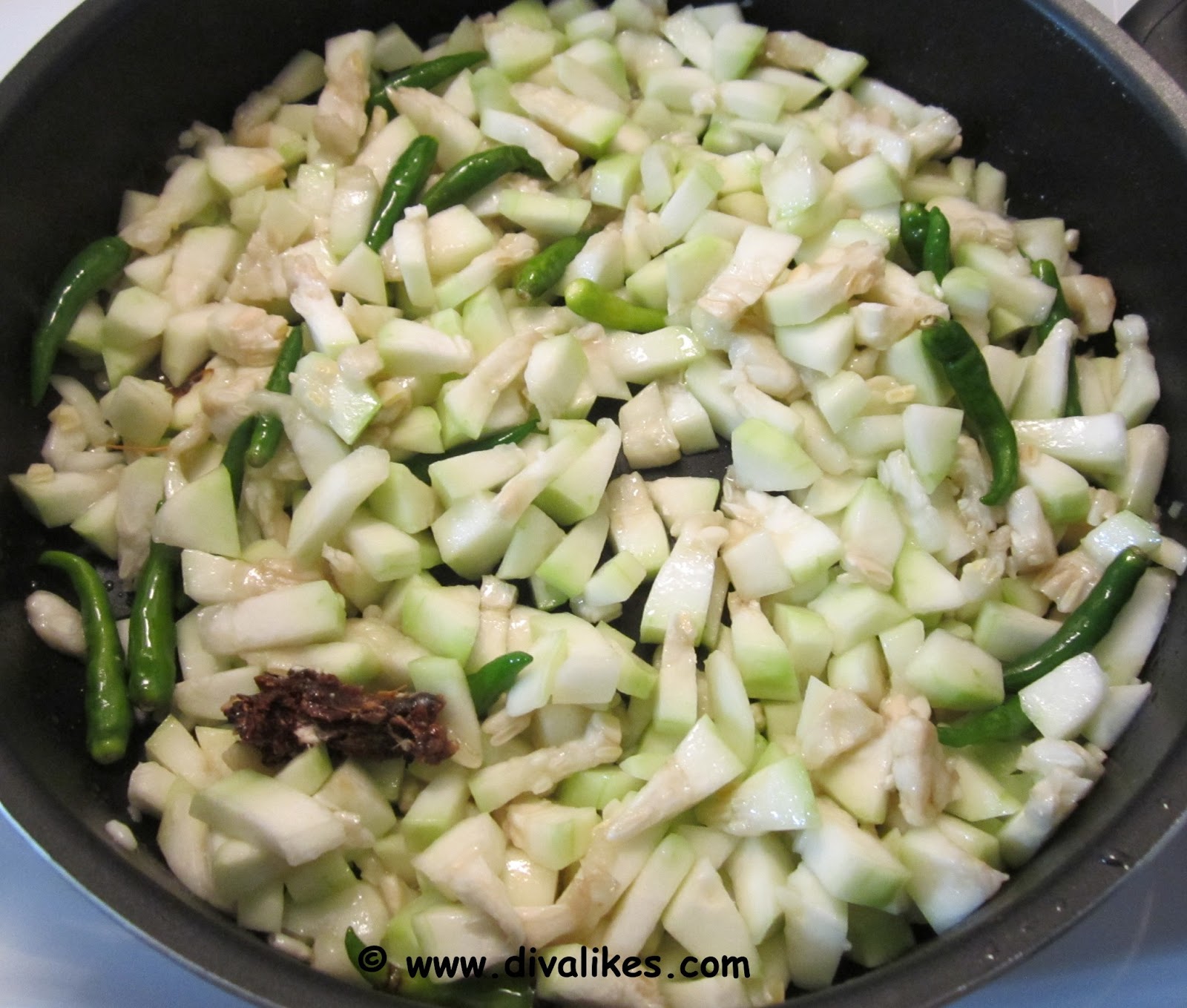 Bottle Gourd Tomato Chutney / Andhra Style Sorakaya Pachadi | Diva Likes