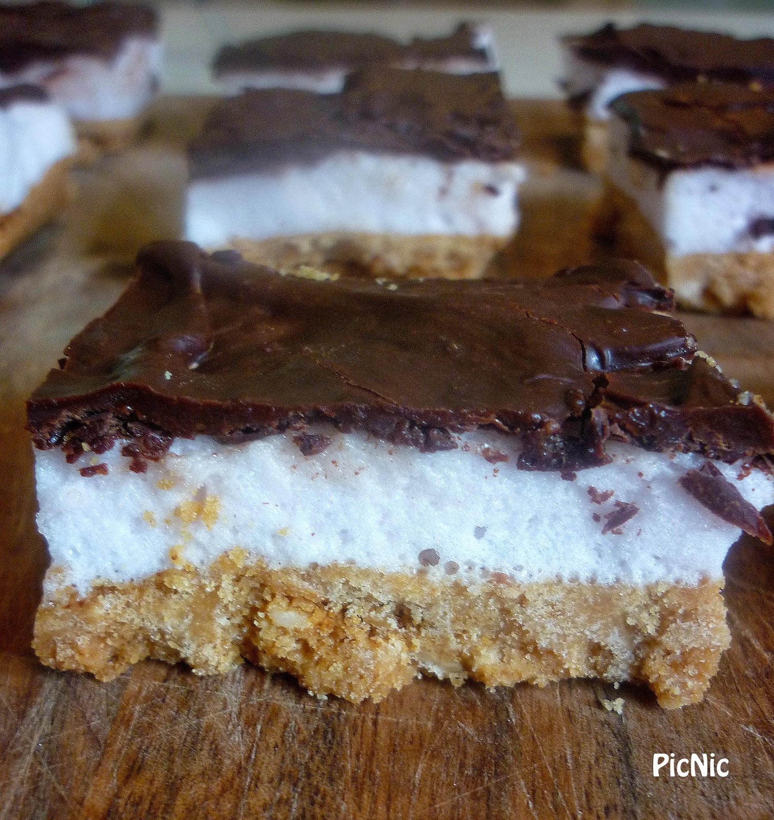 PicNic: Raspberry and Vanilla Marshmallow Slice