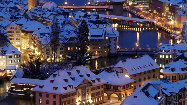 Una forma de opinar: LUCERNA NOCTURNA