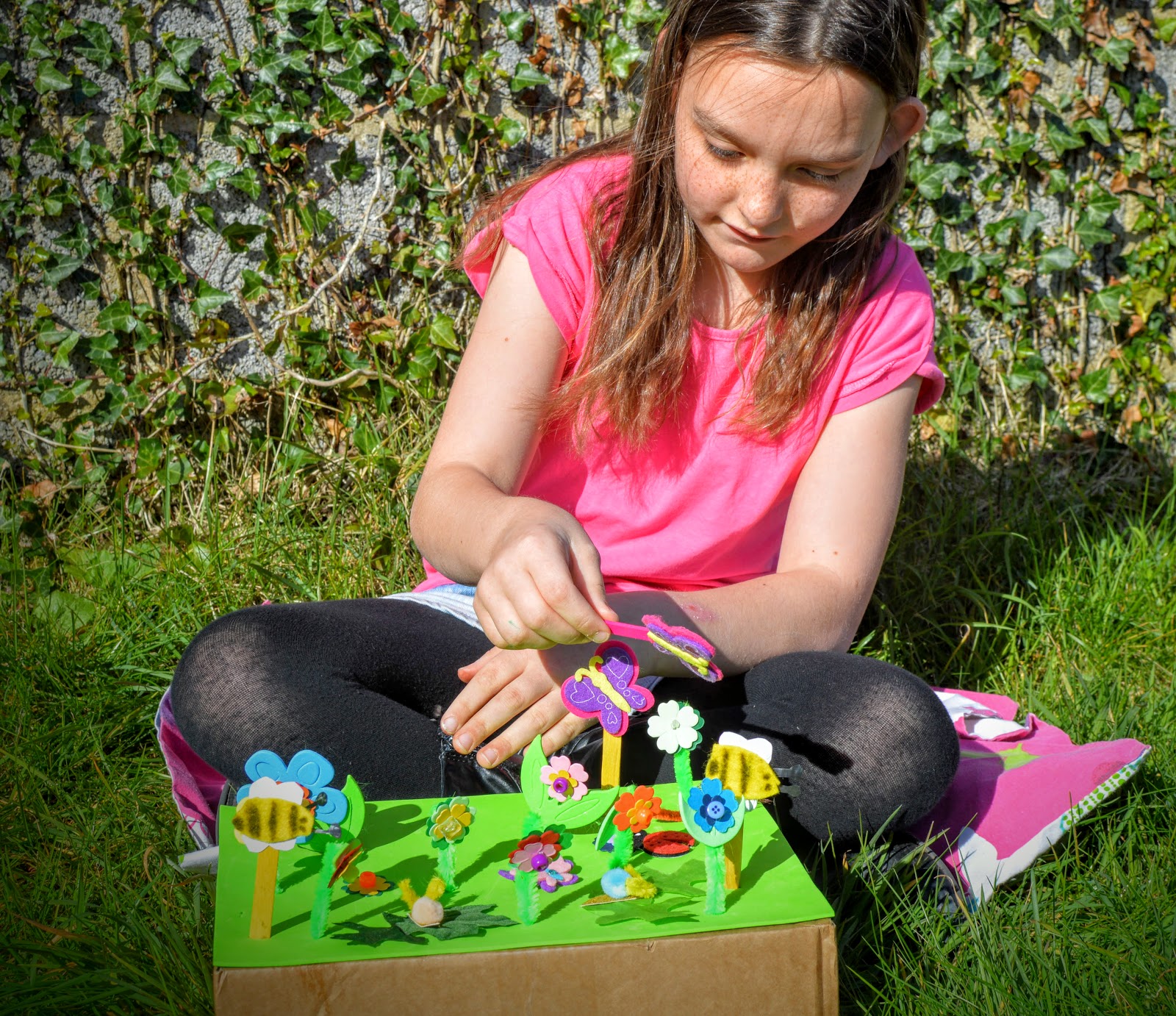 Craft: Make a Mini Beast, Flower and Bug, Garden Play Scene - Diary of ...