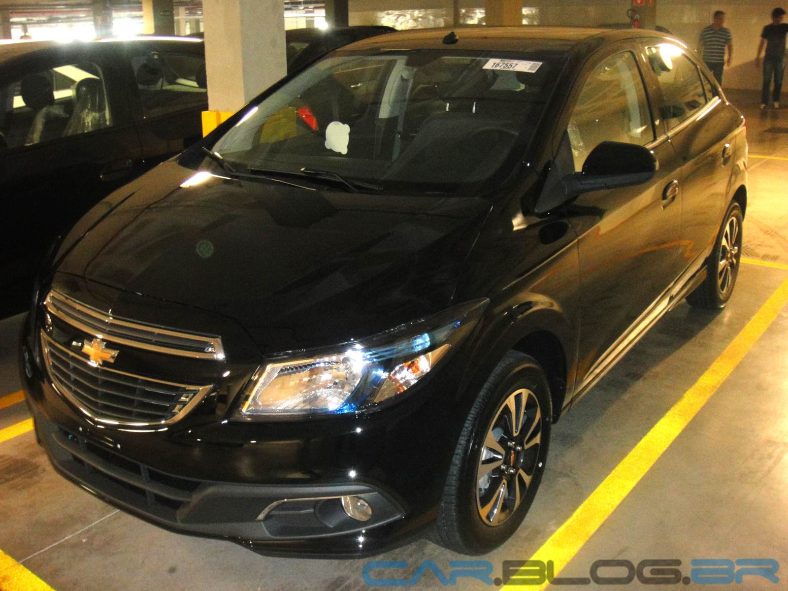 Onix LTZ Preto - fotos do interior e externas