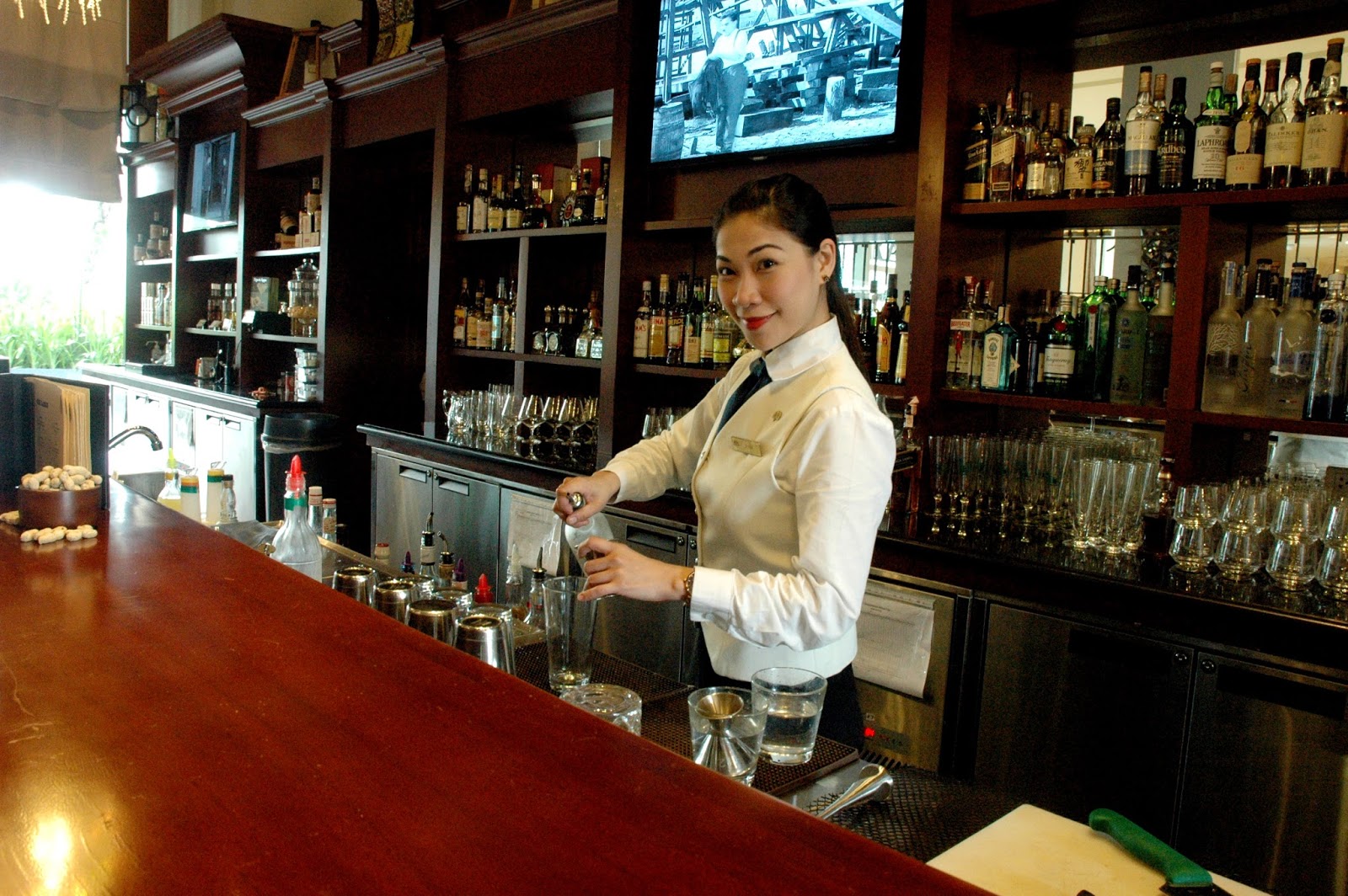 DUDE FOR FOOD: Another Round at Raffles Makati's Long Bar