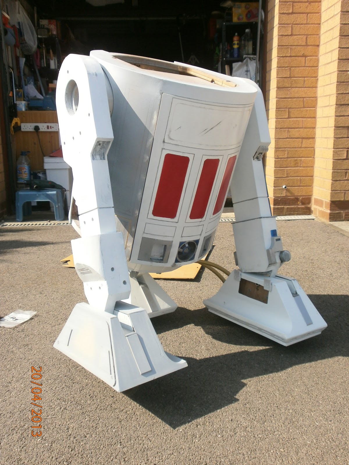 James' R5-D4: I give you........R5-D4