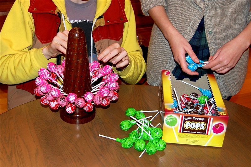 Capadia Designs: Candy at Christmas - Lollipop Tree