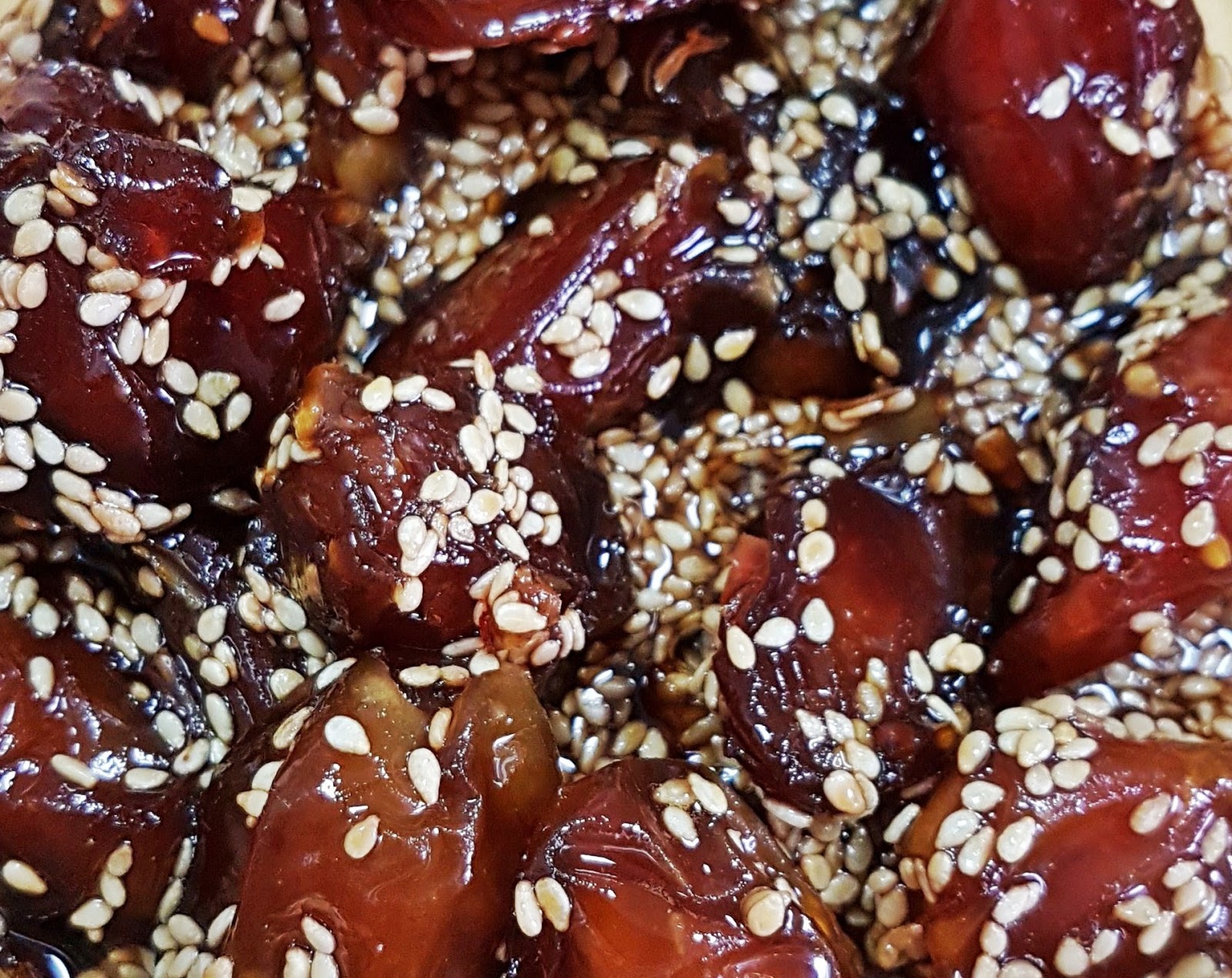 Maryam's Culinary Wonders: 1118. Iraqi Honeyed Dates