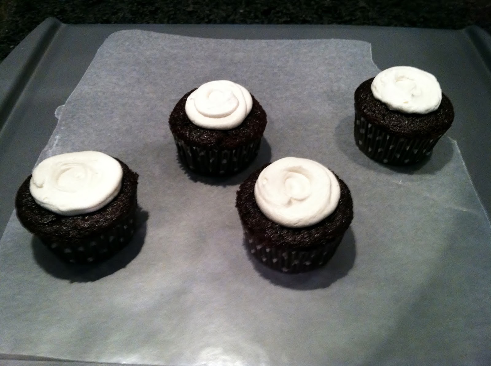 Edge Desserts: Flat Top Cupcake Decorating without Fondant