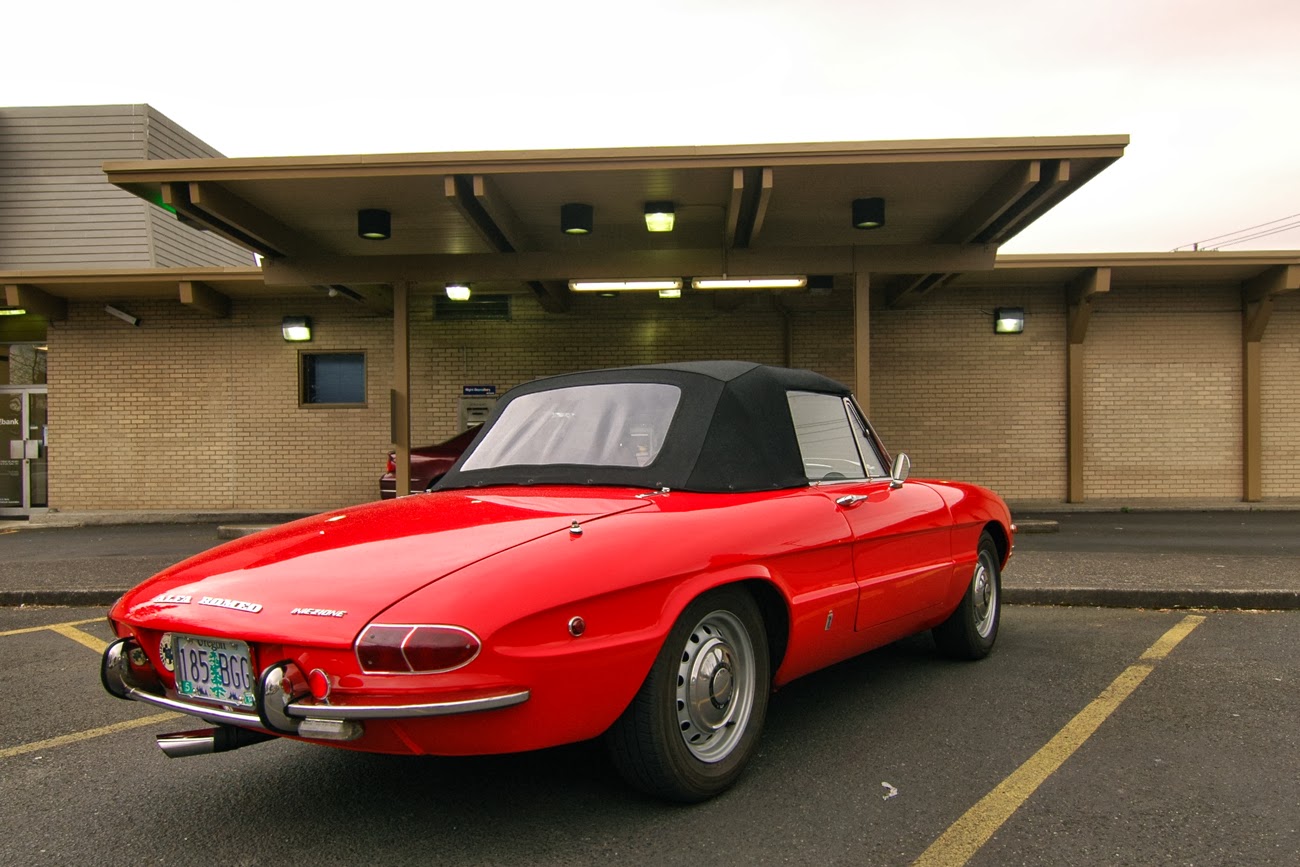 OLD PARKED CARS.: 1967 Alfa Romeo Duetto.