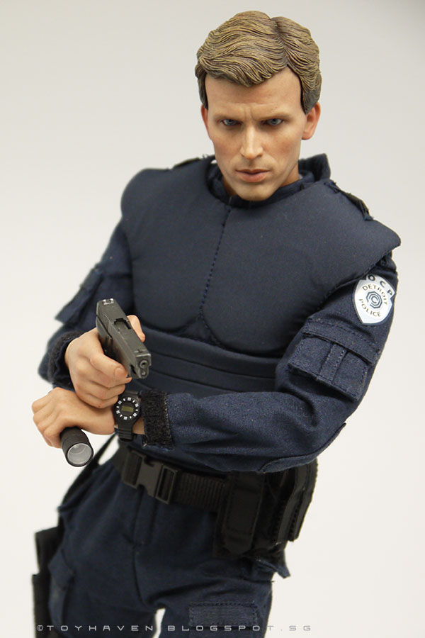 toyhaven: Review III: Hot Toys MMS266 1/6th scale Alex Murphy ...