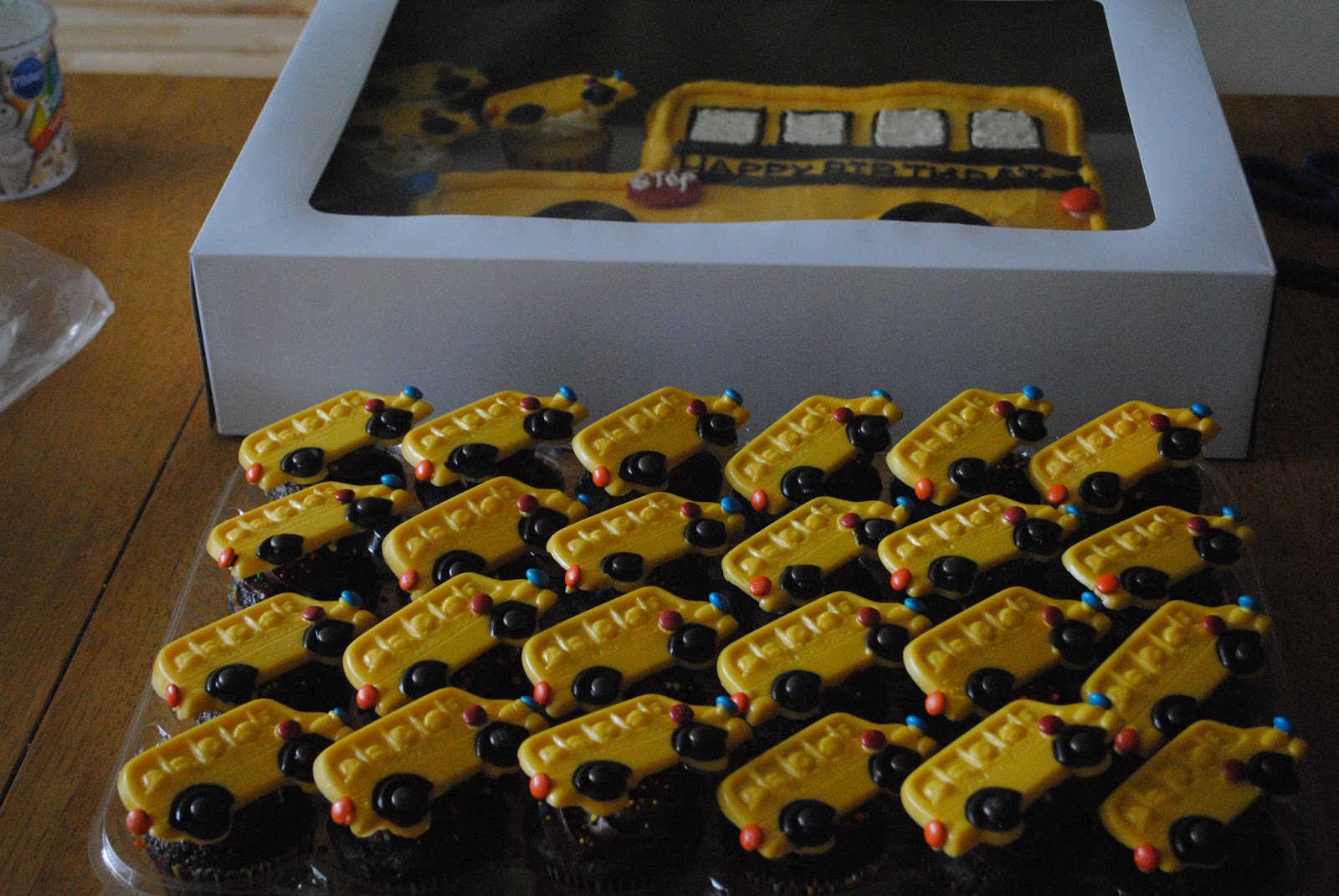 Juli Jacklin's Cupcakes: School Bus Cupcakes and School Bus Pull Apart ...