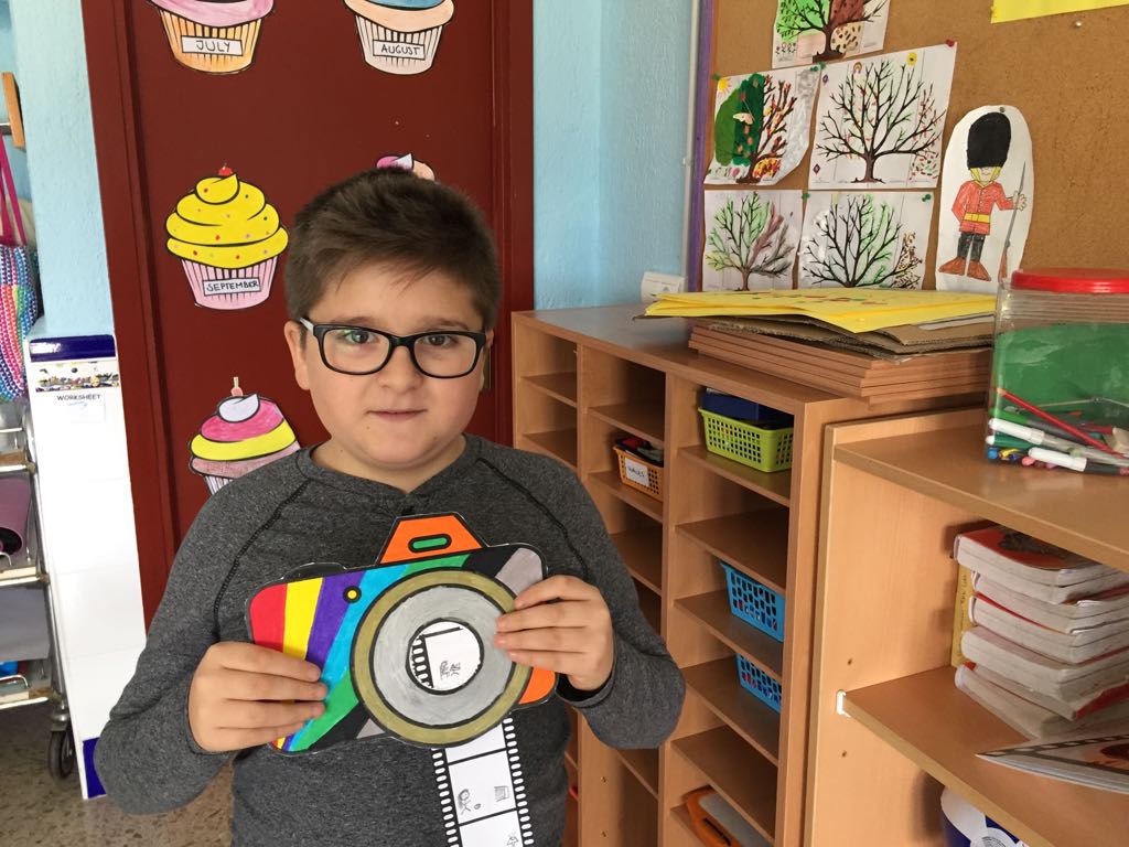 OUR ENGLISH CLASS: Art and crafts