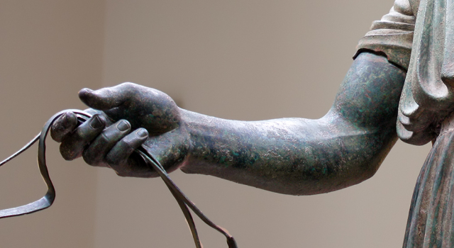 Pura Kastigá: EL AURIGA DE DELFOS.- LA BELLEZA DEL ESTILO SEVERO.