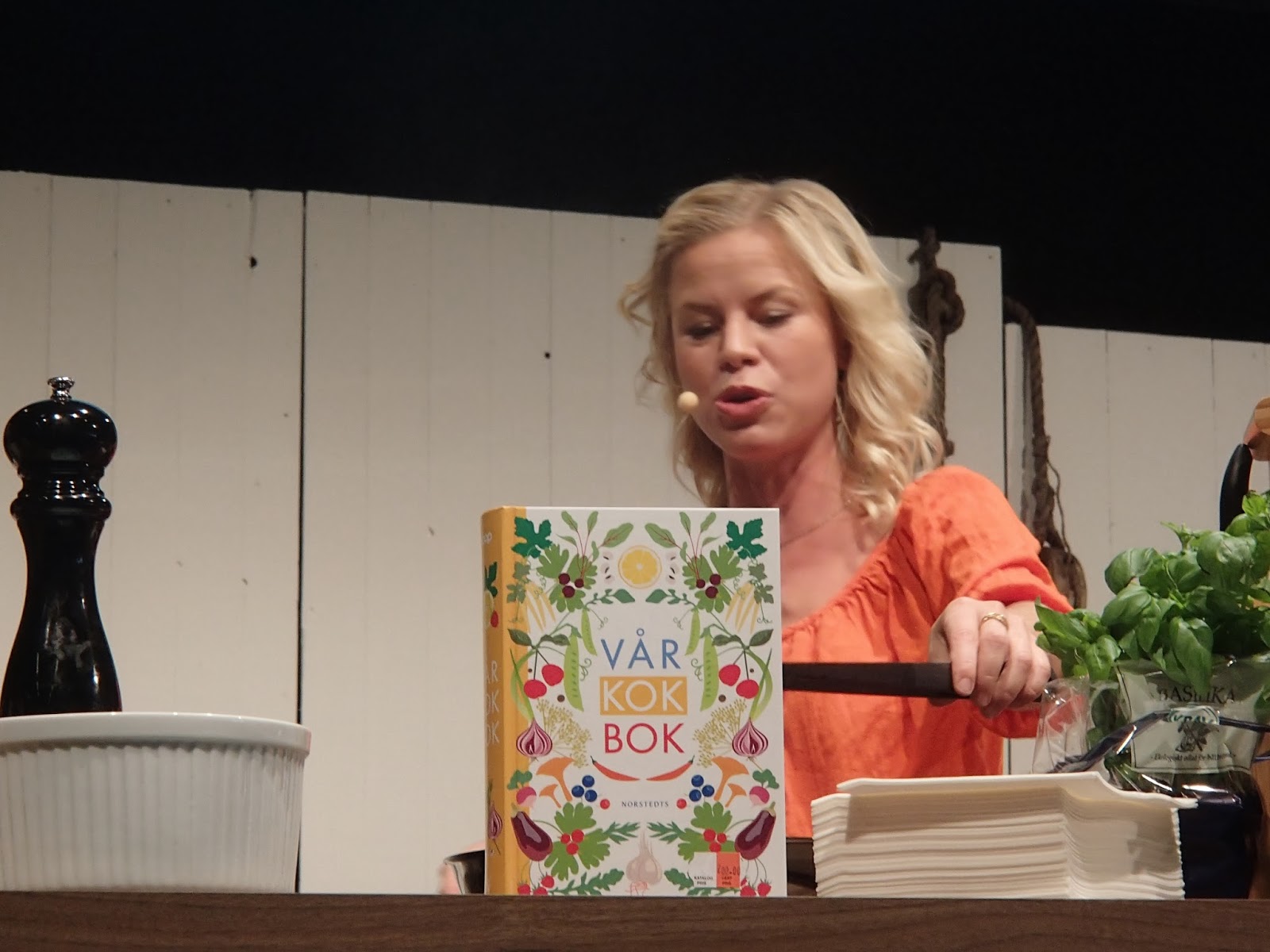 Tidningen Kulturvinden: Vackra Sara Begnér lanserar NYA Vår Kokbok ...