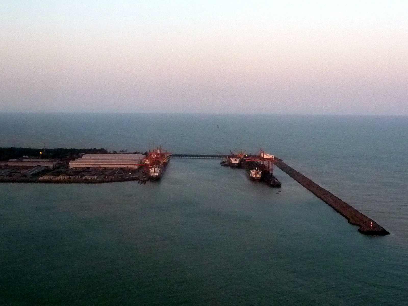 Ships calls Vitoria: Aerial view - Port of Tubarão & complex