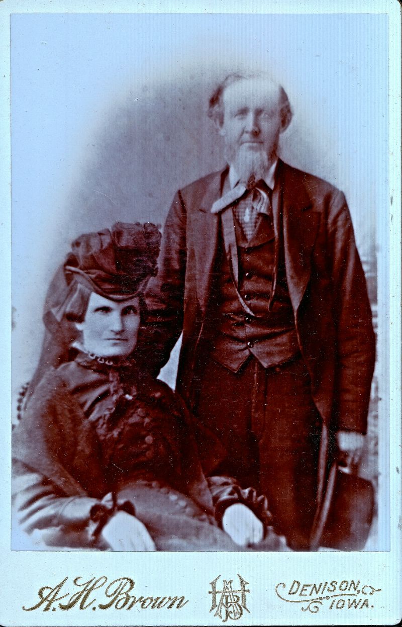 Victorian Husbands and Wives: 50 Amazing Vintage Studio Photos of ...