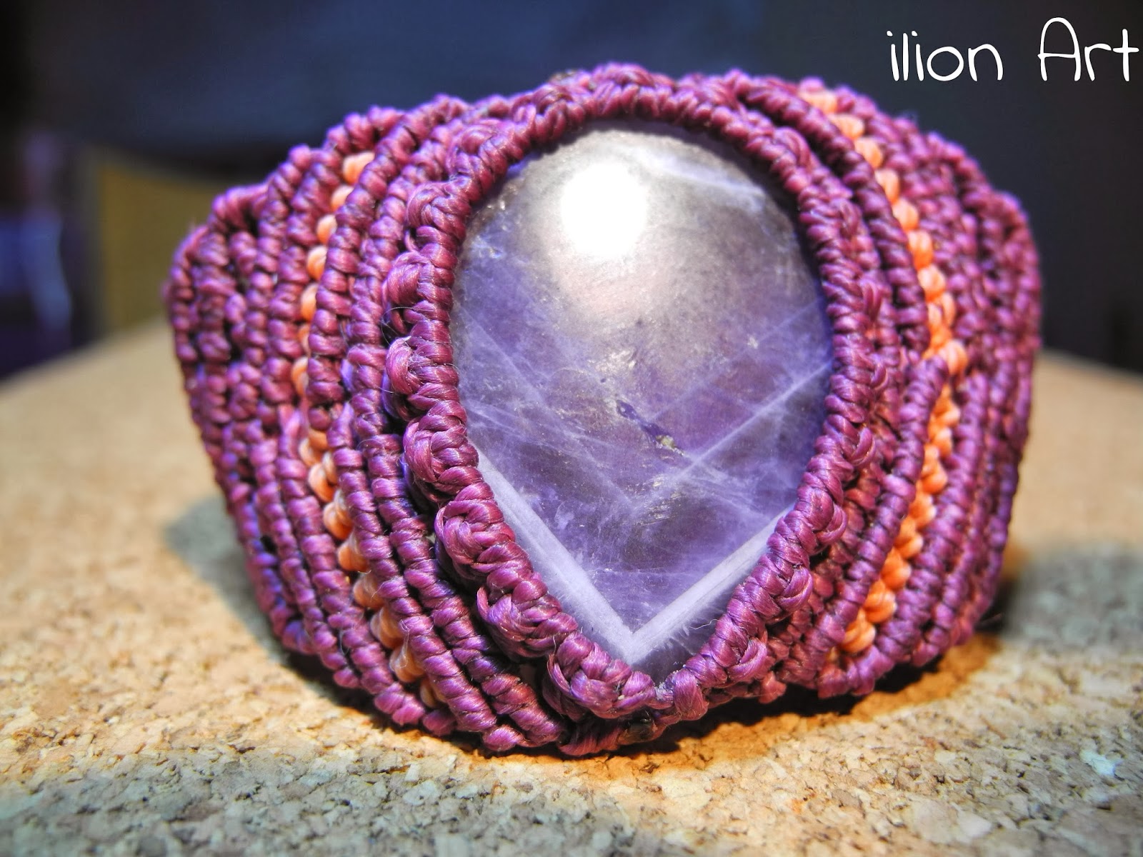 ILION ART: Pulsera de macramé con piedra engarzada