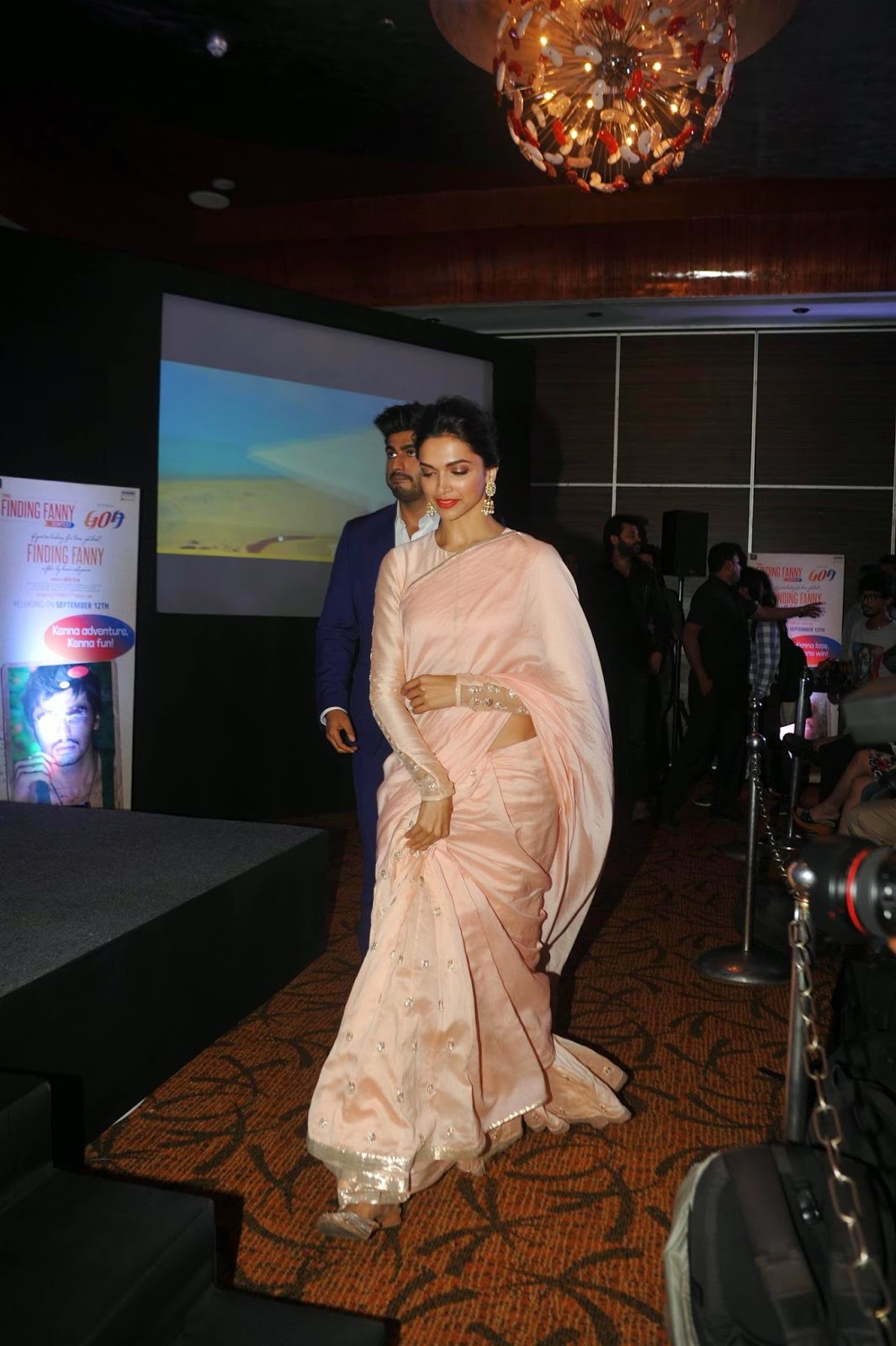 Bollywood Actress Saree Collections: Deepika Padukone In Payal Singhal ...