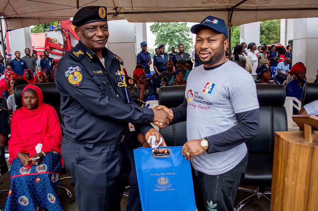 PHOTOS!!! Nigeria Fire Service Commends Olakunle churchill and His ...