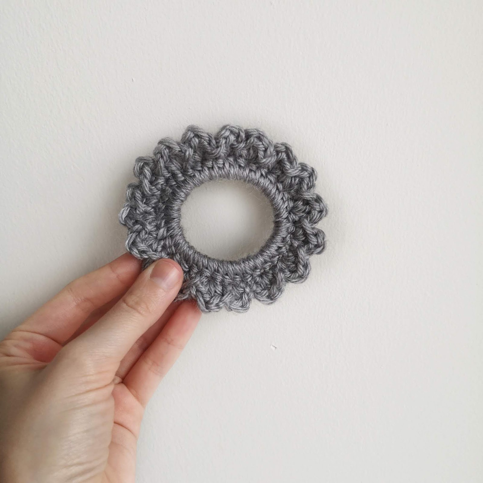3 Easy Beginner Scrunchie Patterns — Knotty Gurl Crochet