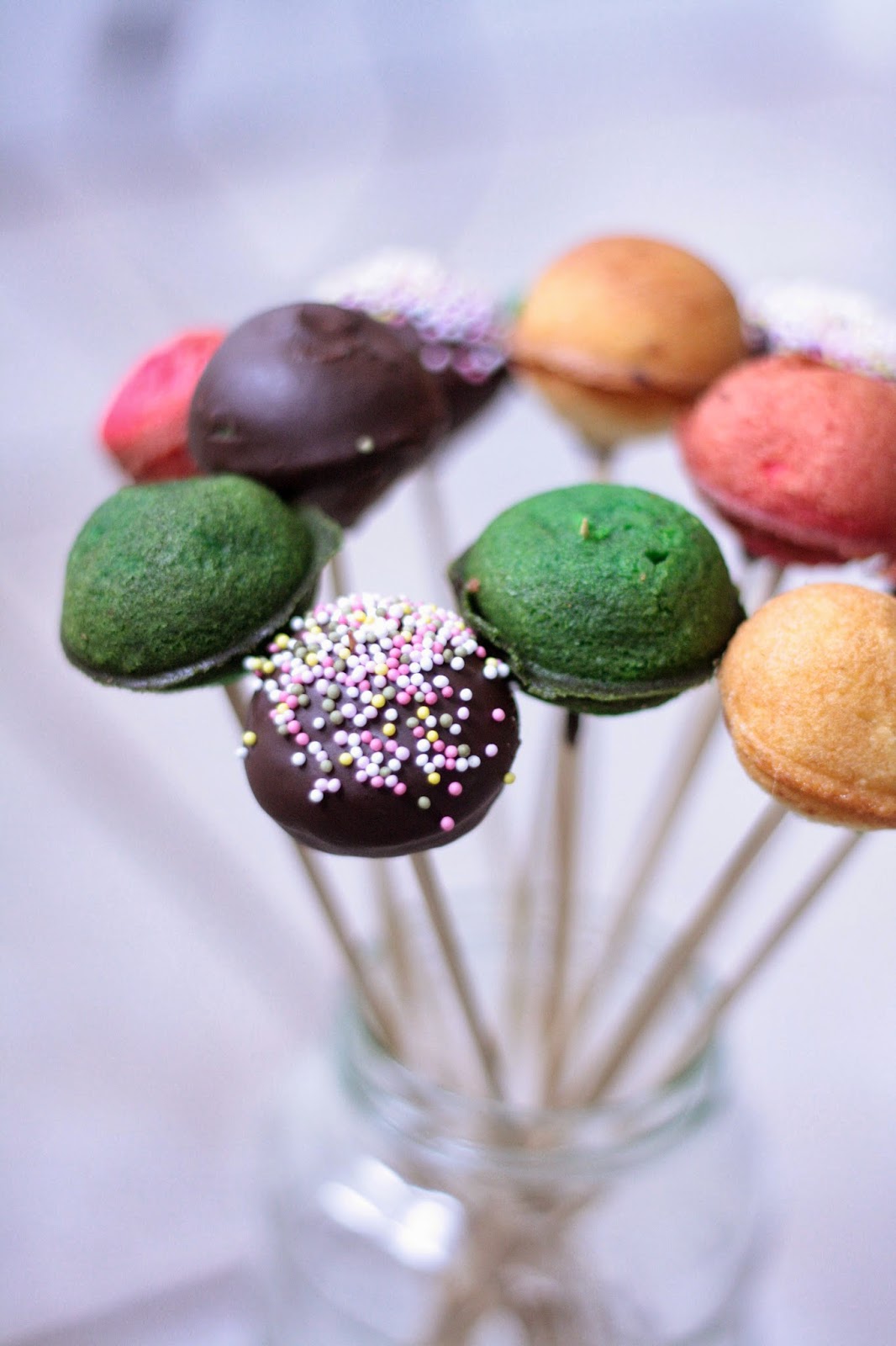 A Floral Sunset: Cake pops.