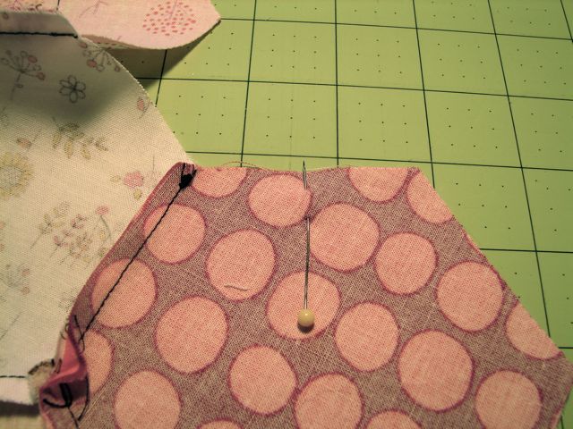 tallgrass prairie studio: Sewing Hexagons by Machine Without Marking