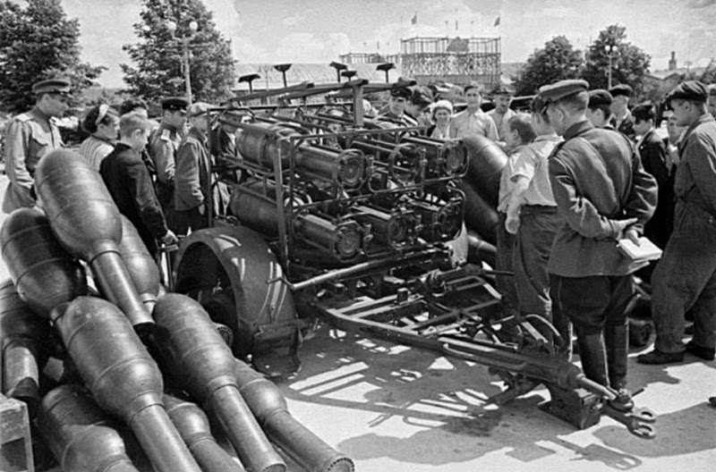 NAZI JERMAN: Pameran Mesin-Mesin Perang Jerman di Moskow