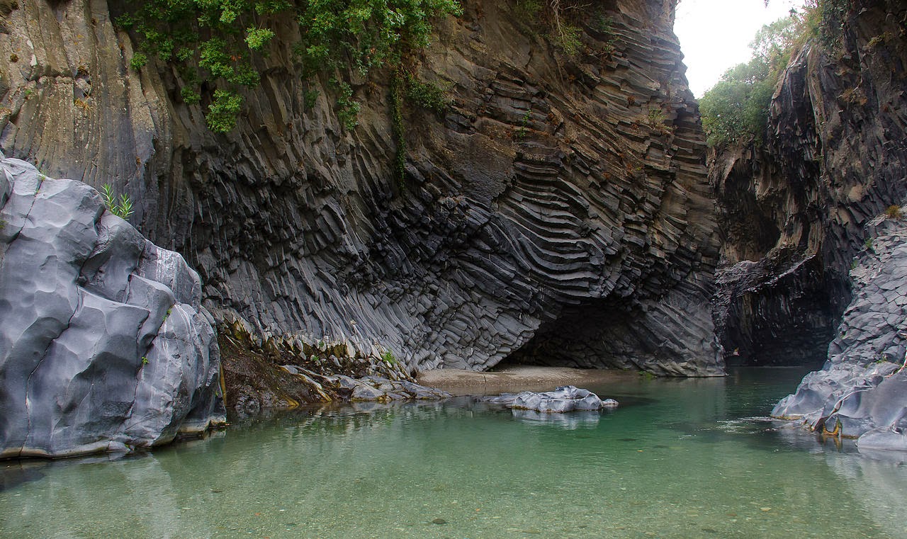 L'angolo della Geologia: Geologia - Il Basalto colonnare