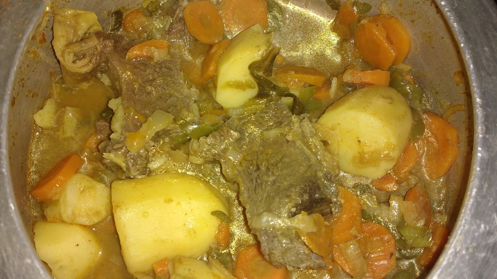 Guiso de Costilla de Res (Seco de costilla) ~ La Cocina, No Muerde!